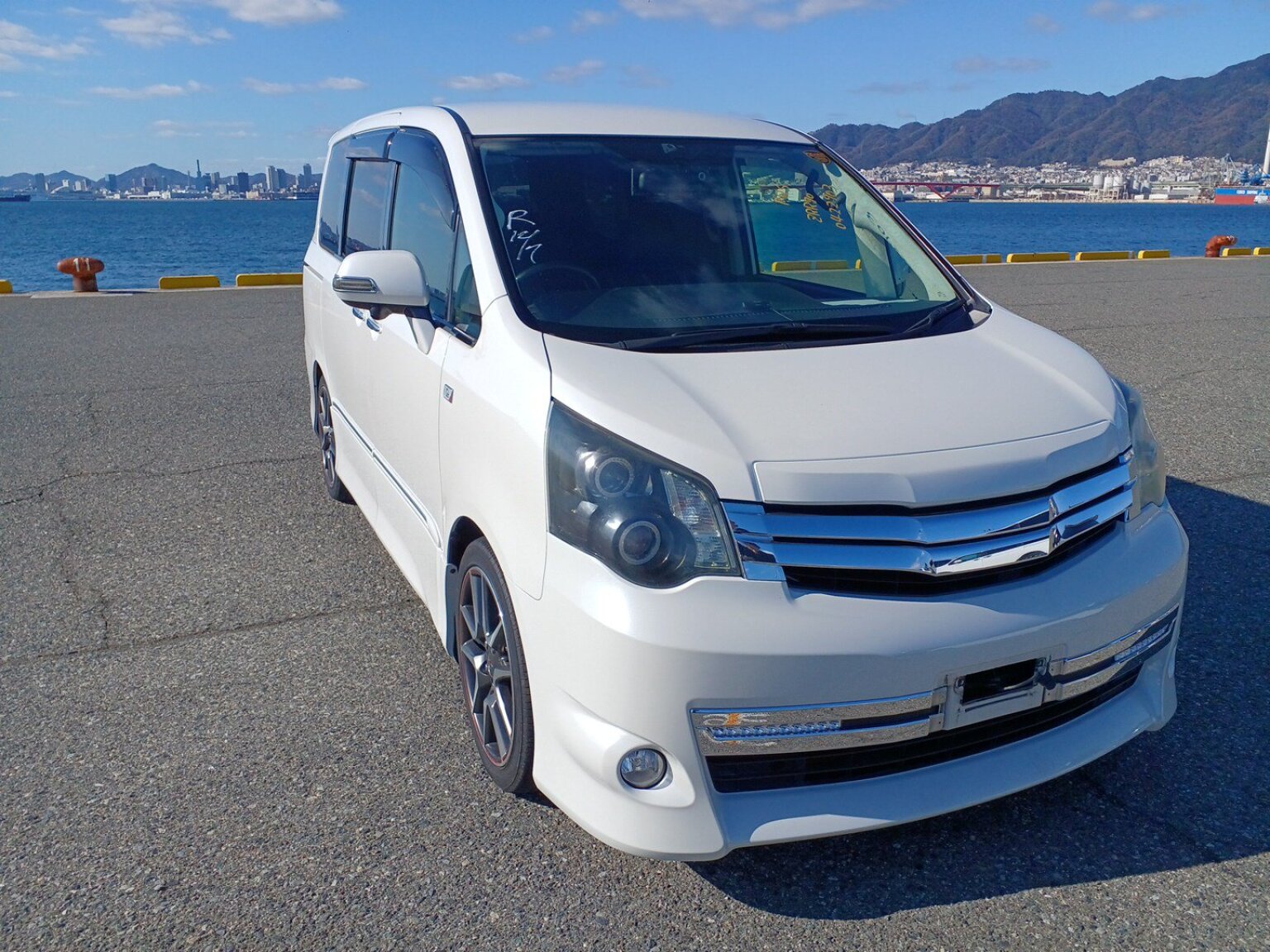 Toyota Noah 2011 For Sale 73150km